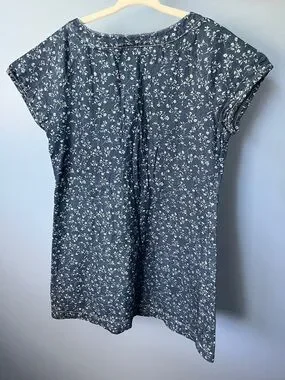 Uniqlo | Dresses | Uniqlo Blue Floral Pintuck Girls Buttonfront Top ...